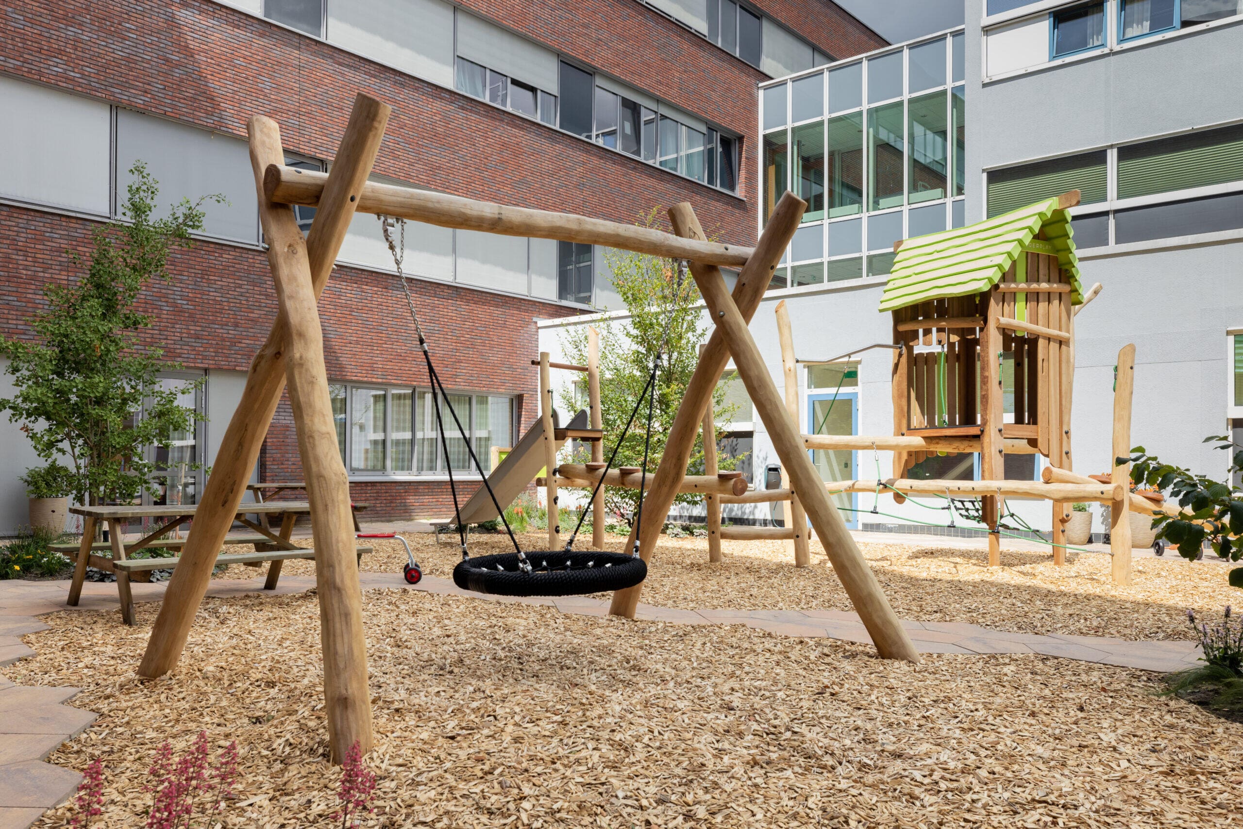 Een speeltuin voor het Flevolandziekenhuis i.s.m. TV-tuinman Lodewijk Hoekstra - BOERplay